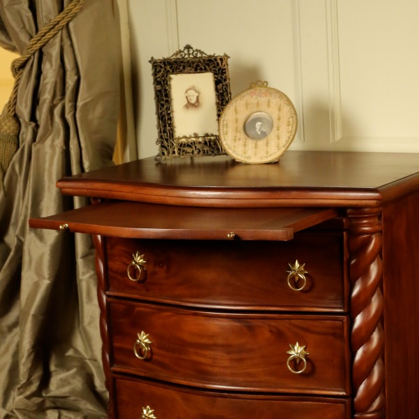 Serpentine Chest BS010